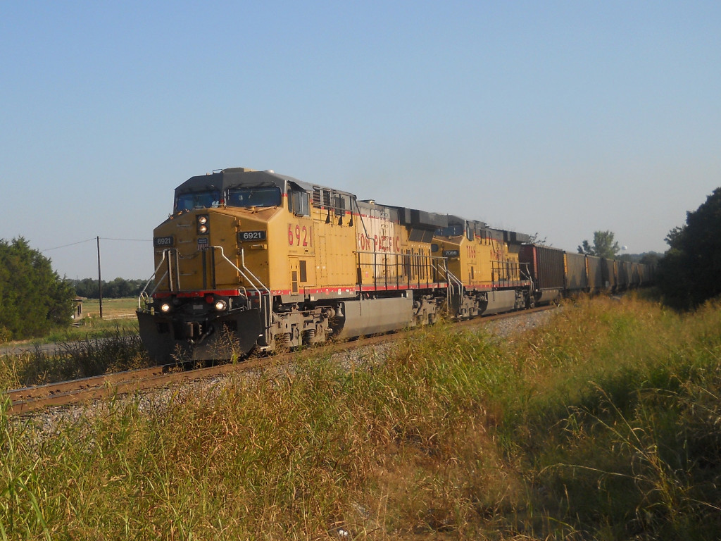 UP 6921 28Aug2010 NB at Lynch Crossing Rd